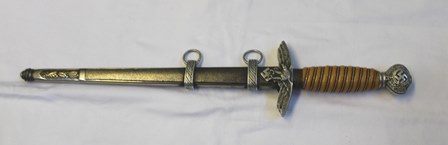 A LUFTWAFFE (2ND TYPE) GERMAN OFFICERS CEREMONIAL DAGGER WITH SCABBARD 1940s by - BidtoArt.com